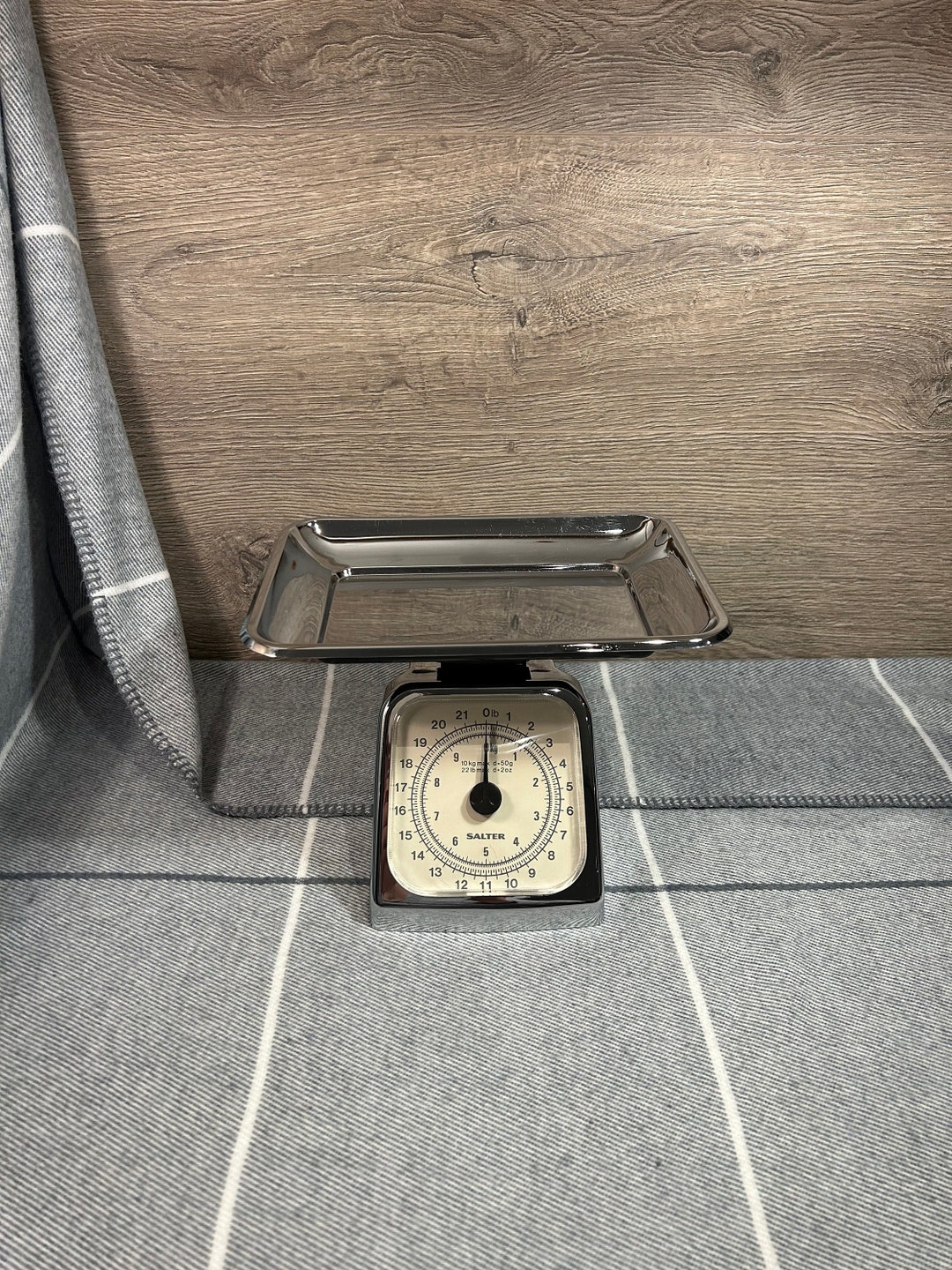 Vintage Salter Silver Tone Chrome Plastic Kitchen Scales With a ...