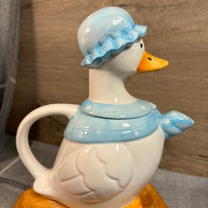 Vintage Lightweight Ceramic Hand Painted Jemima Puddle Duck Teapot ...