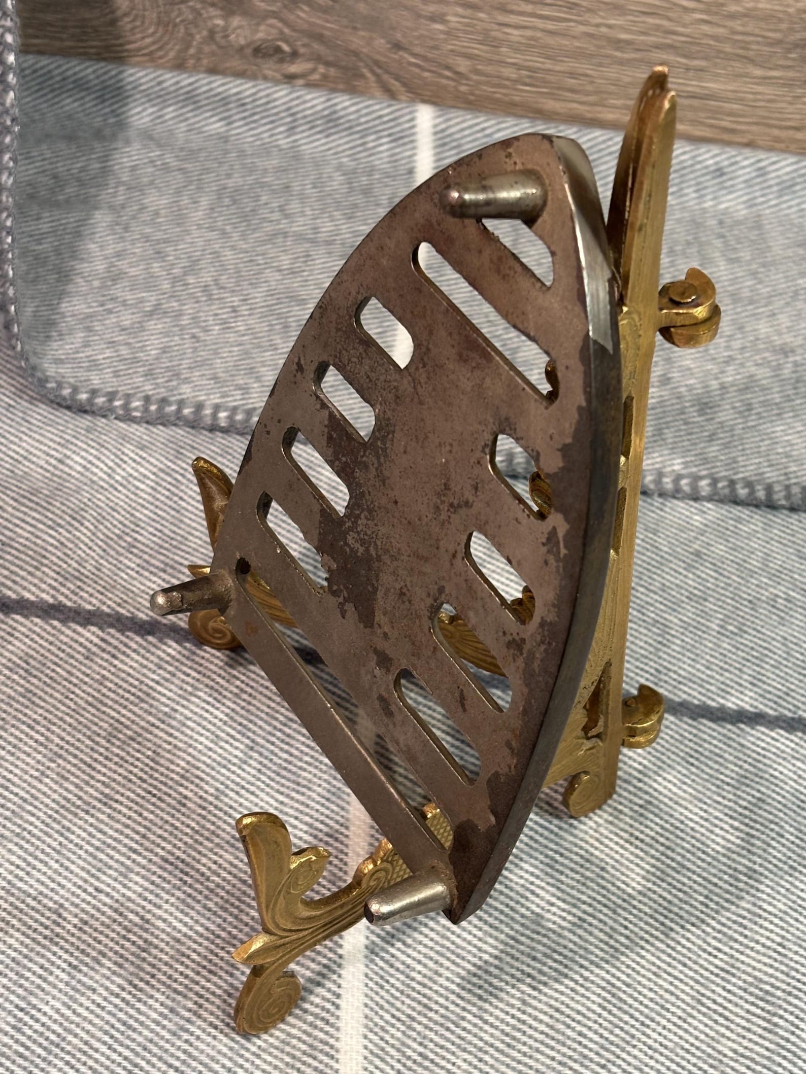 Vintage British Embossed Footed Pierced Cast Iron Sad Iron Rest Stand ...