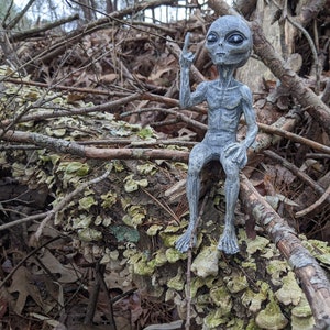 Rude Alien Statue “flipping the Bird” 10″ H Shelf Sitter ...