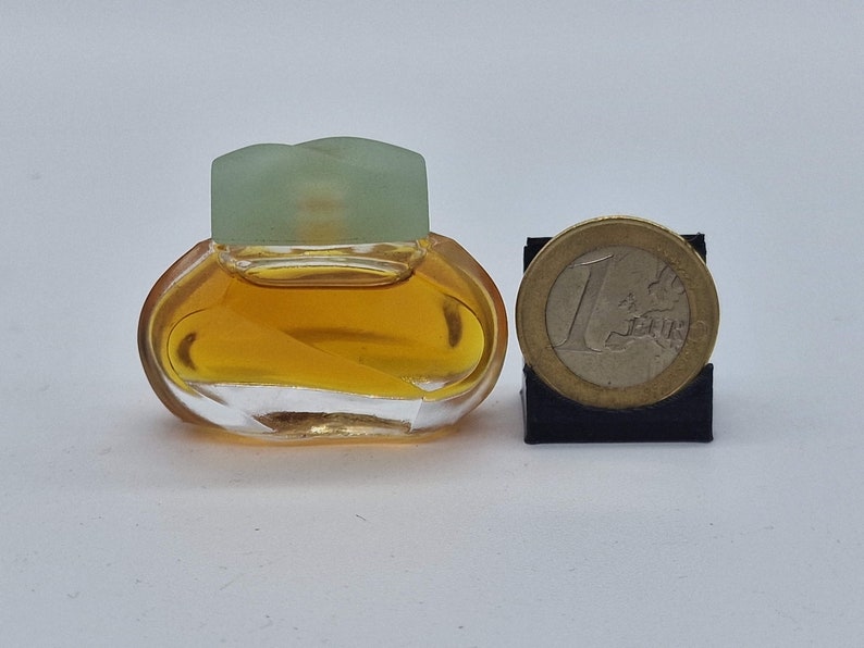 The Scents Are Vintage. Miniatures. Women's Perfume. - Etsy