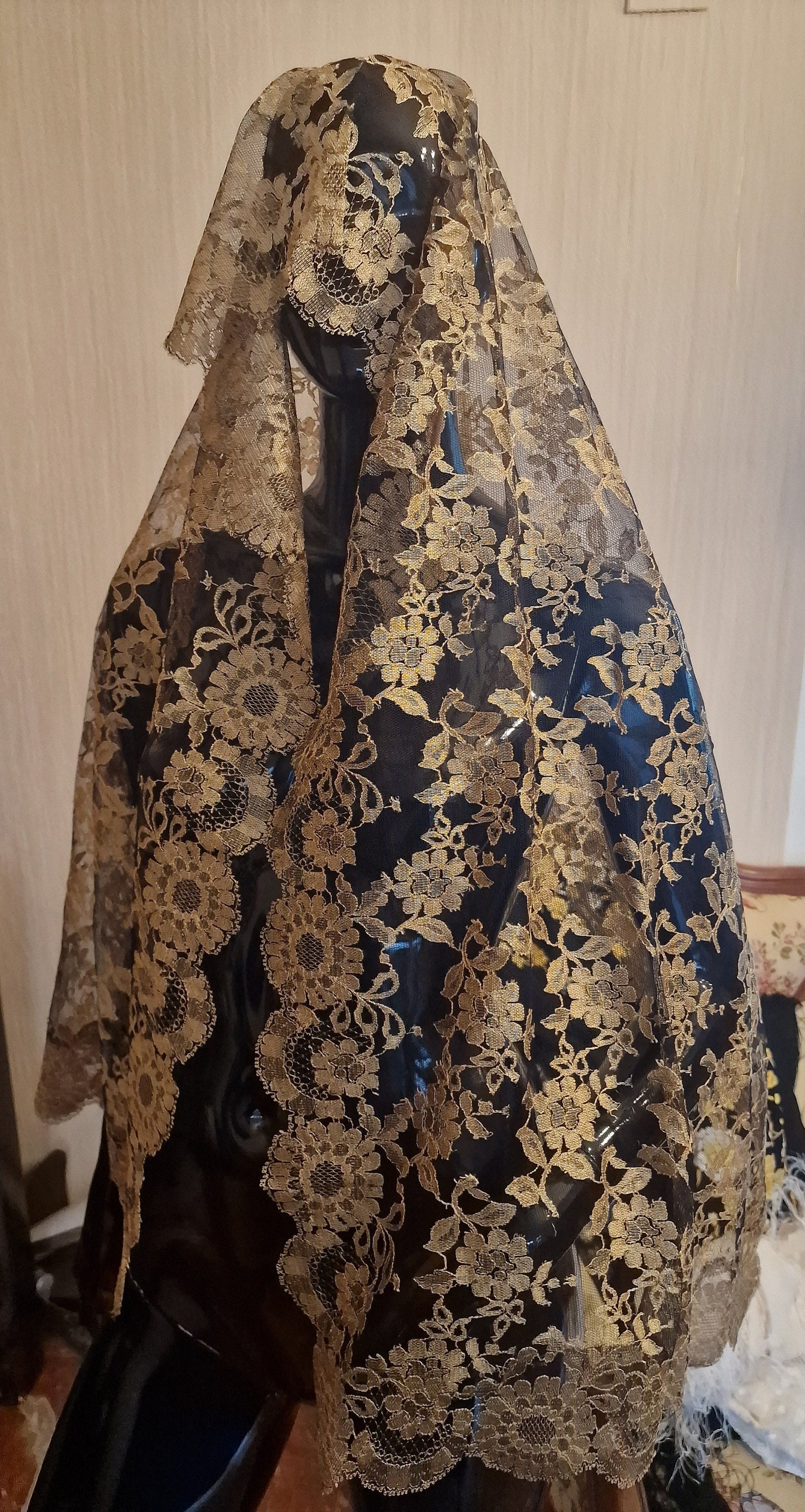 Vintage Spanish Mantilla. Catholic Veil. Church Handkerchief. Lace ...