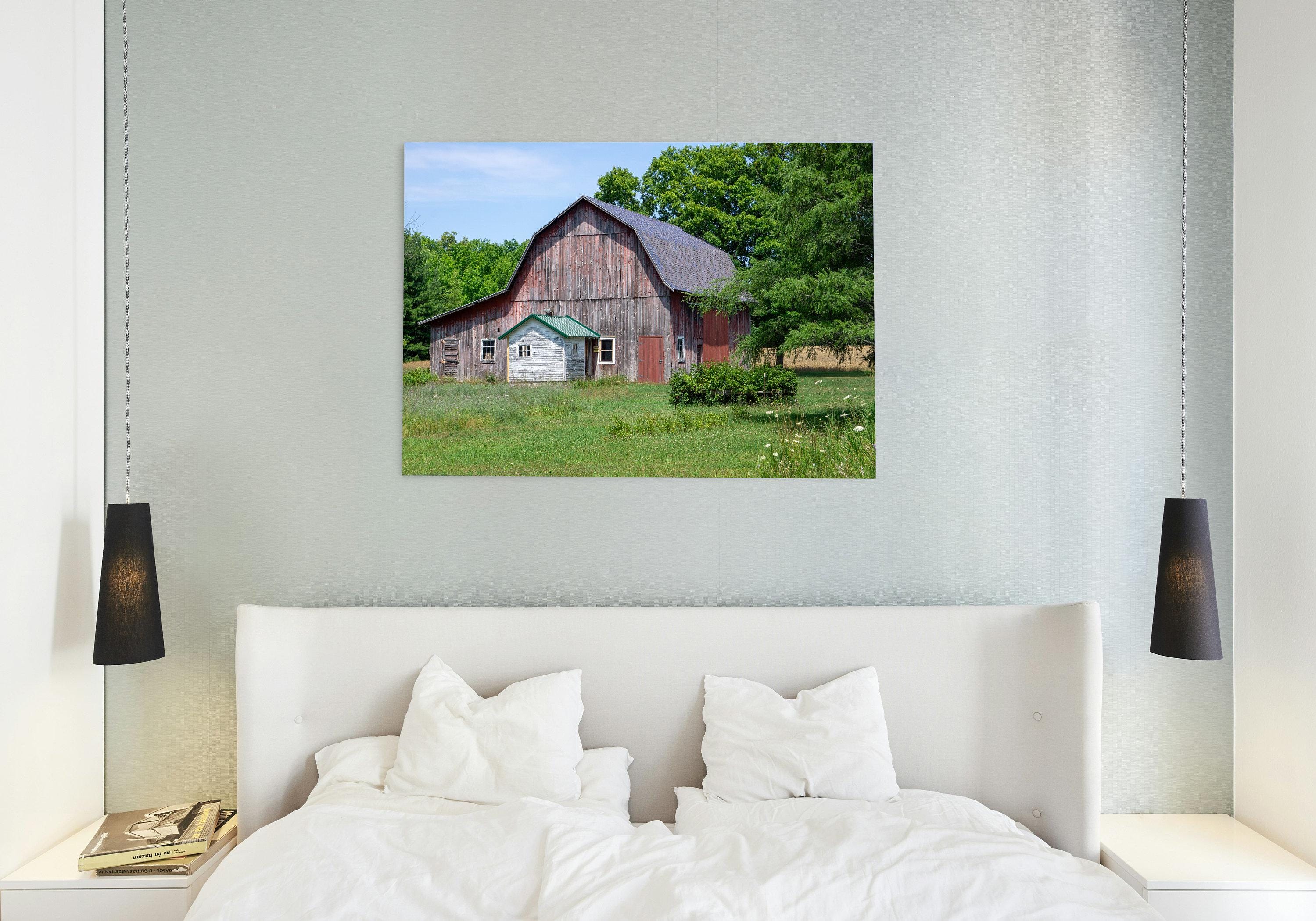 Old Red Barn Photo on a Summer Day in Wisconsin. Country Barn Scene ...
