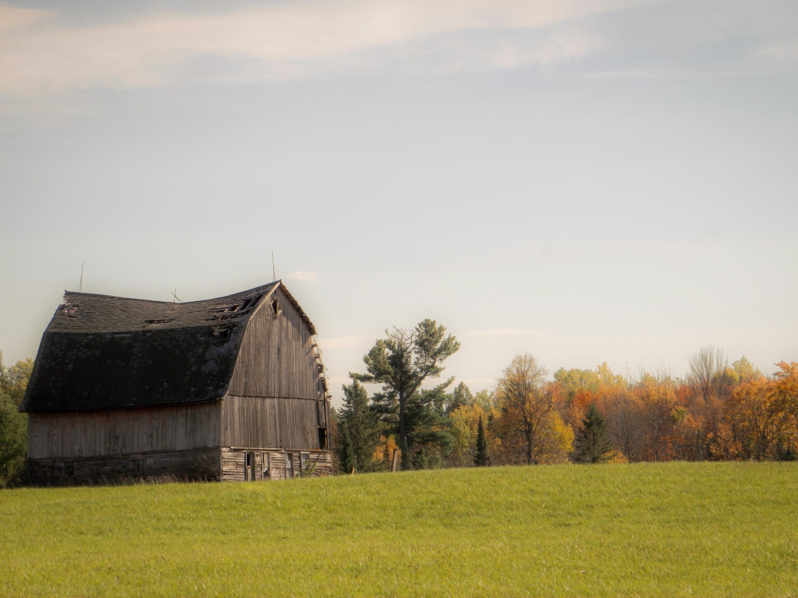 Old Rustic Barn Photo Taken in Wisconsin in Early Fall. Fall Landscape ...