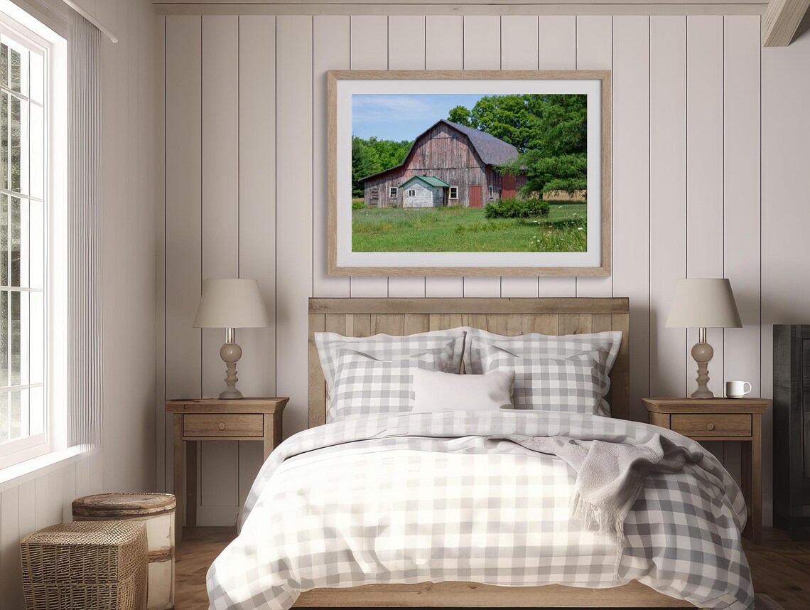 Old Red Barn Photo on a Summer Day in Wisconsin. Country Barn Scene ...