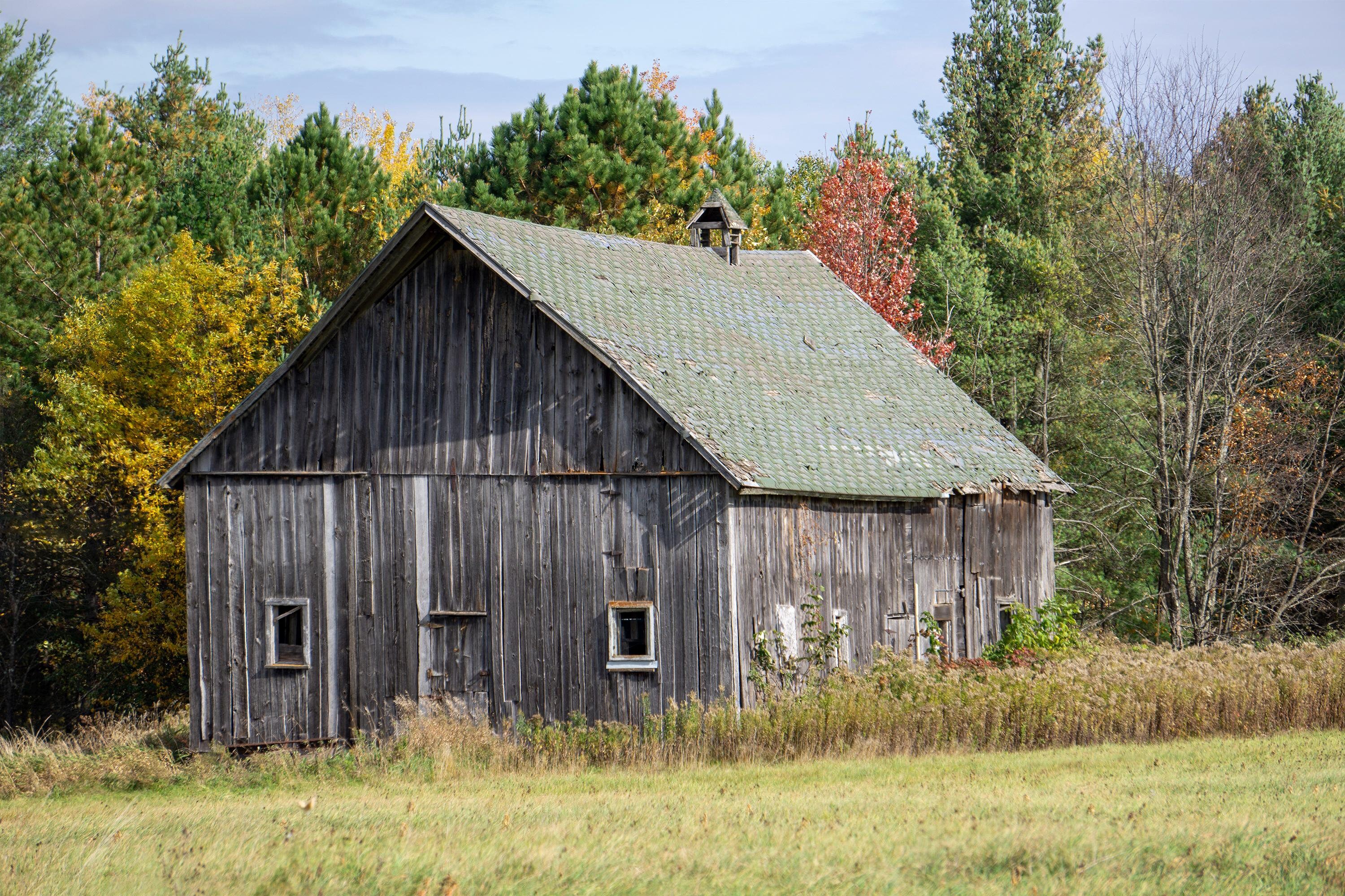 Rustic Farmhouse Building. Wisconsin Fall Landscape Photography. Autumn ...