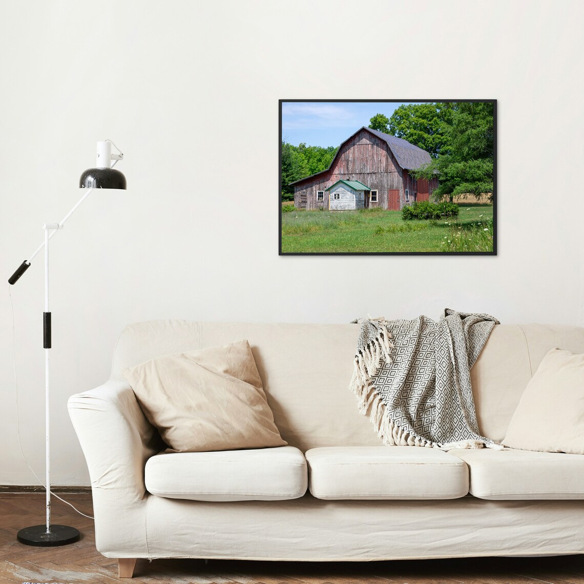 Old Red Barn Photo on a Summer Day in Wisconsin. Country Barn Scene ...