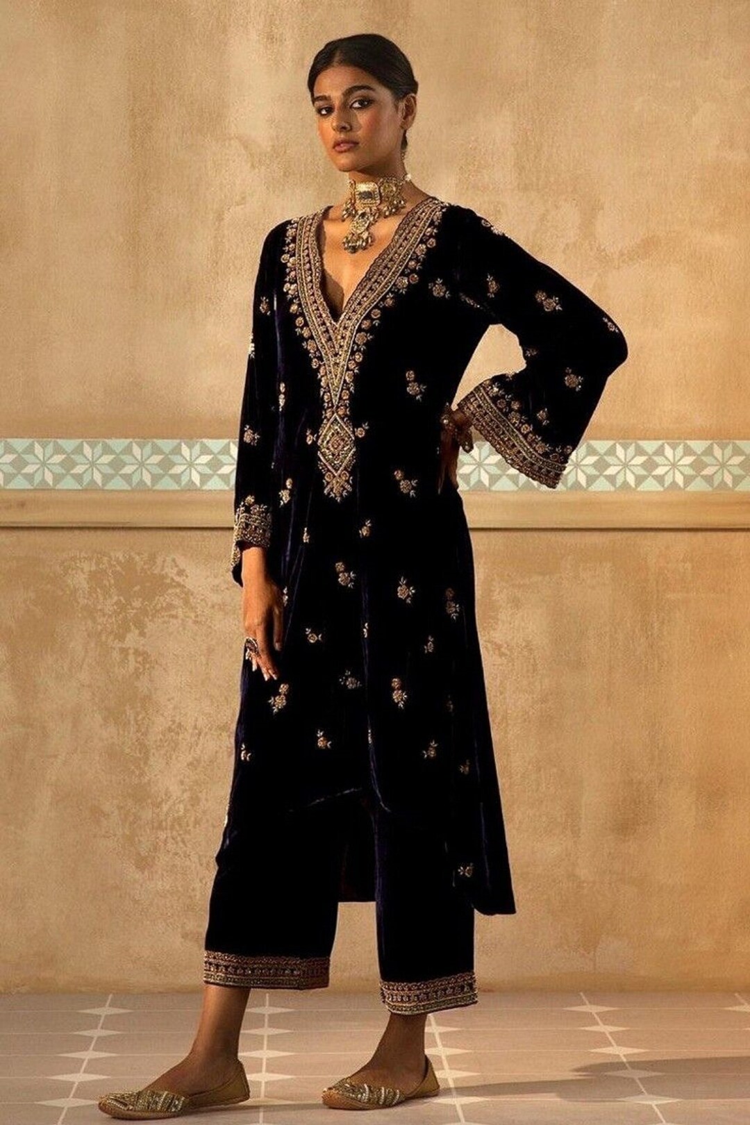 Pakistani Designers Black Velvet Suit Zari Embroidered Velvet 3 Pc ...