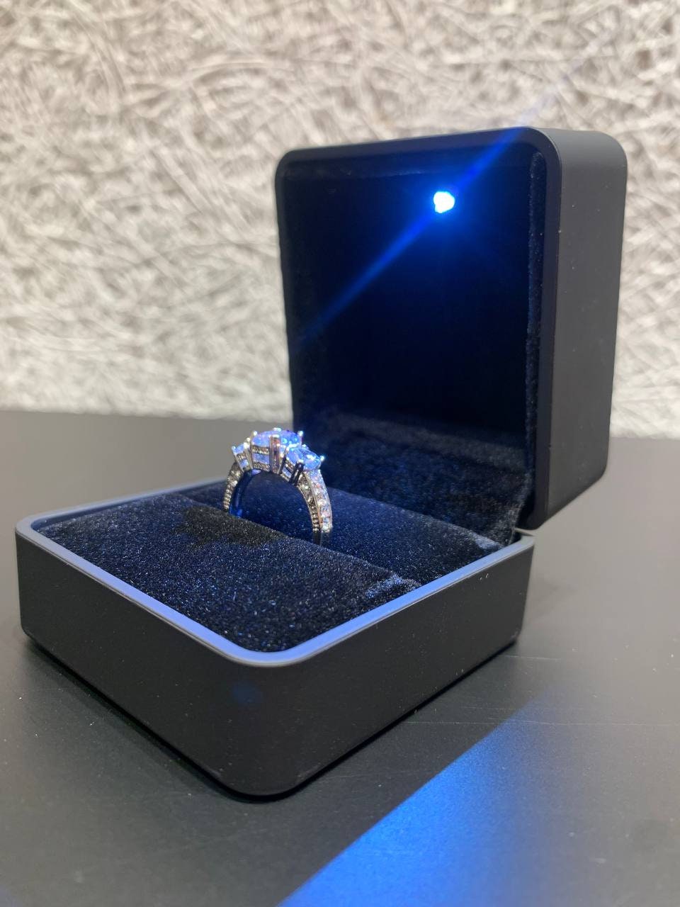 New Design LED Light Engagement / Wedding Ring Gift Box for Proposal ...