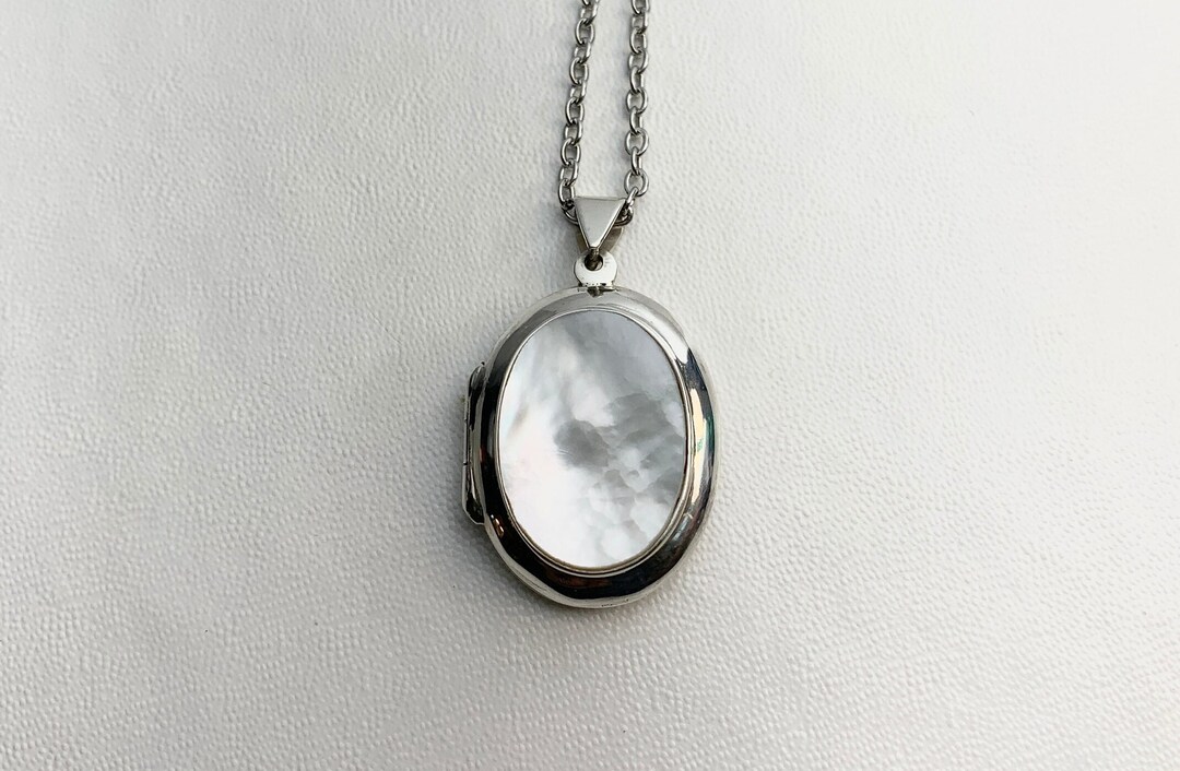 STERLING SILVER LOCKET With Mother of Pearl Cabochon on 18" Necklace ...