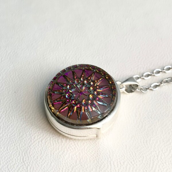 Compass Locket - Etsy