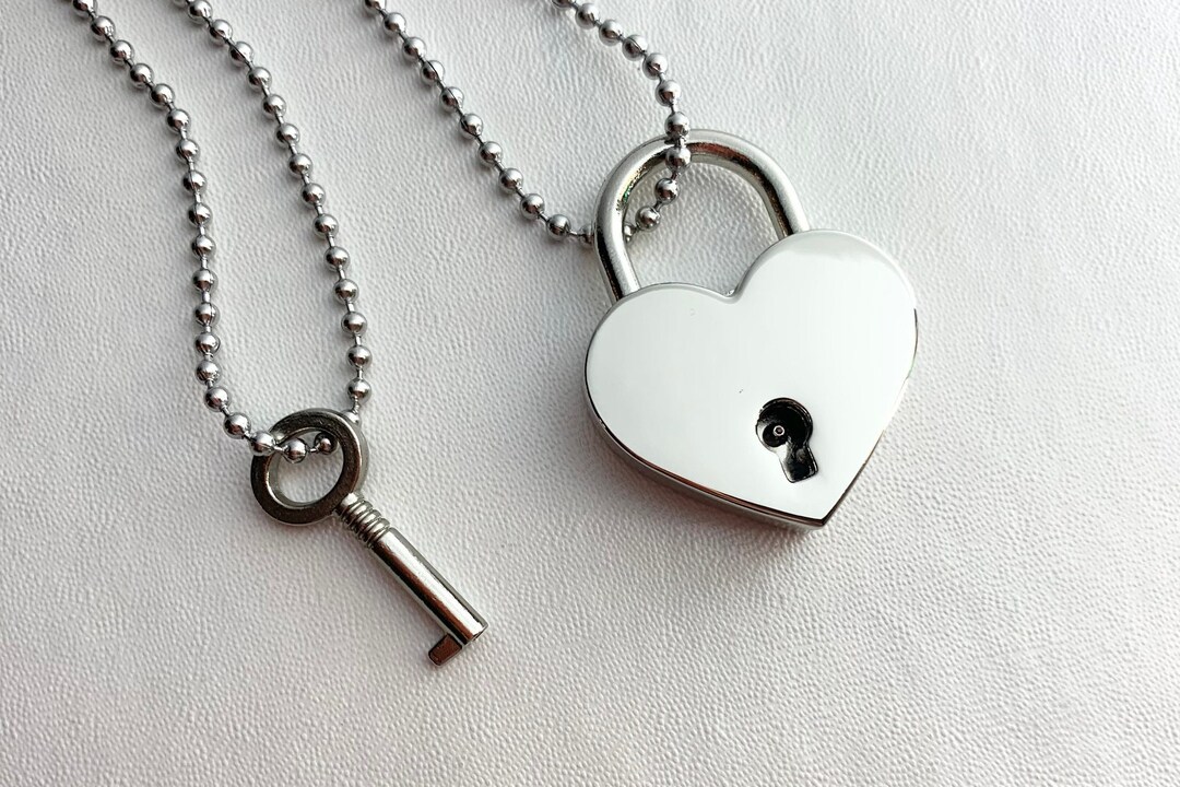 WORKING Heart Padlock and Key on Necklaces. Best Friends, Couples ...