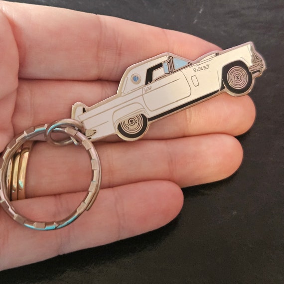 1956 T Bird classic car series metal car keychain - Gem