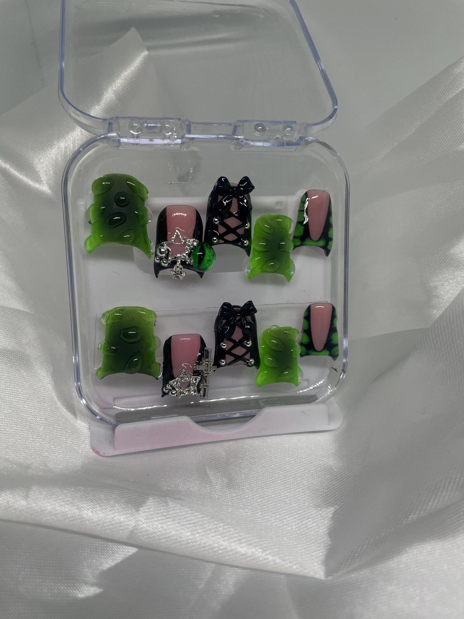 Green Dramatic Press on Nails|short,duck Nails|airbrush Design|green ...