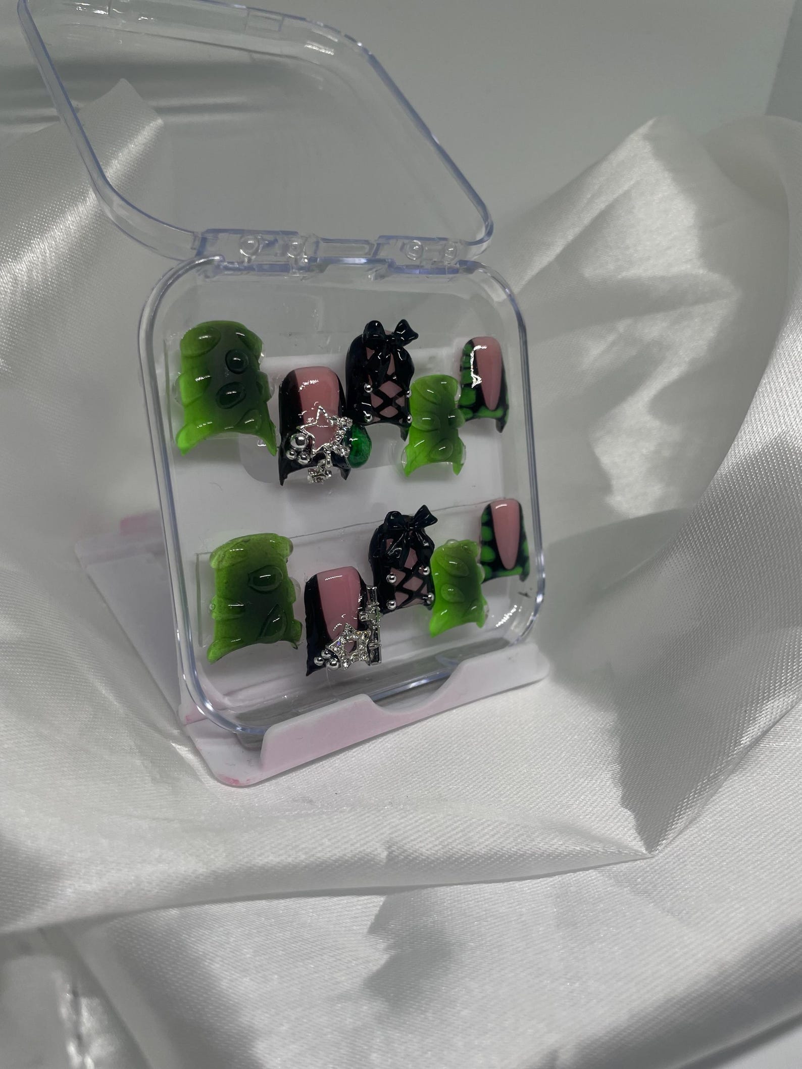 Green Dramatic Press on Nails|short,duck Nails|airbrush Design|green ...