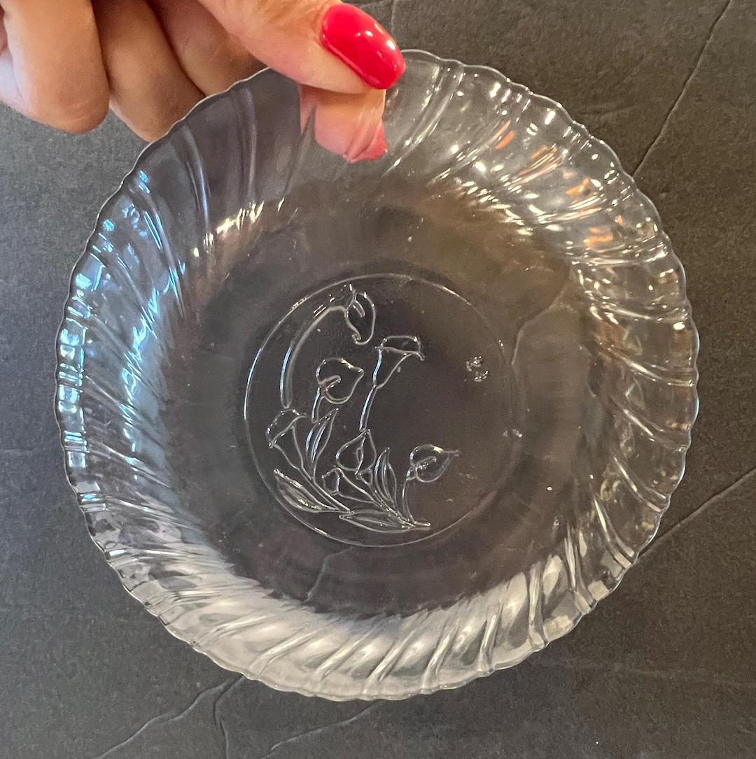 Elegant 4-piece Vintage Calla Lily Glass Plates Set | Embossed Dessert ...