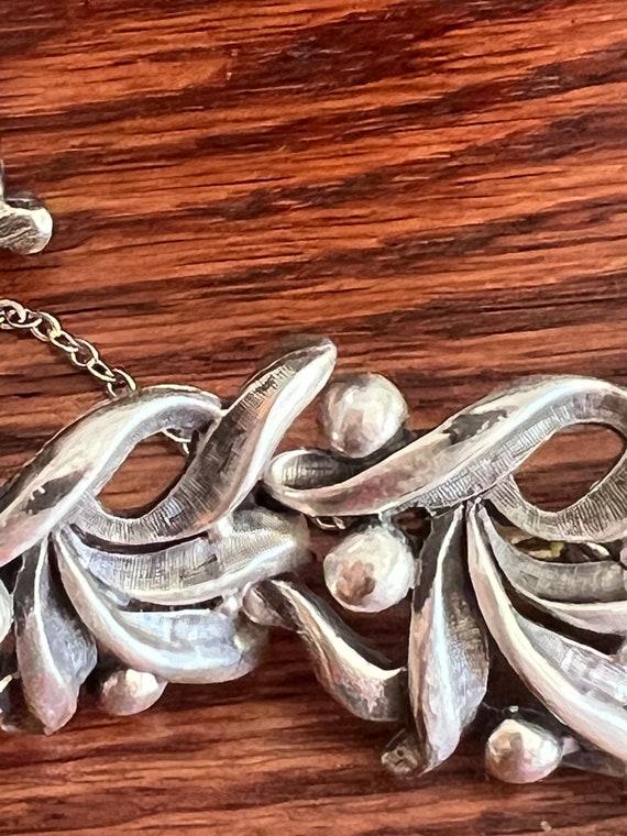 Tortolani Silver Tone Floral Link Wide Bracelet: Exqu… - Gem