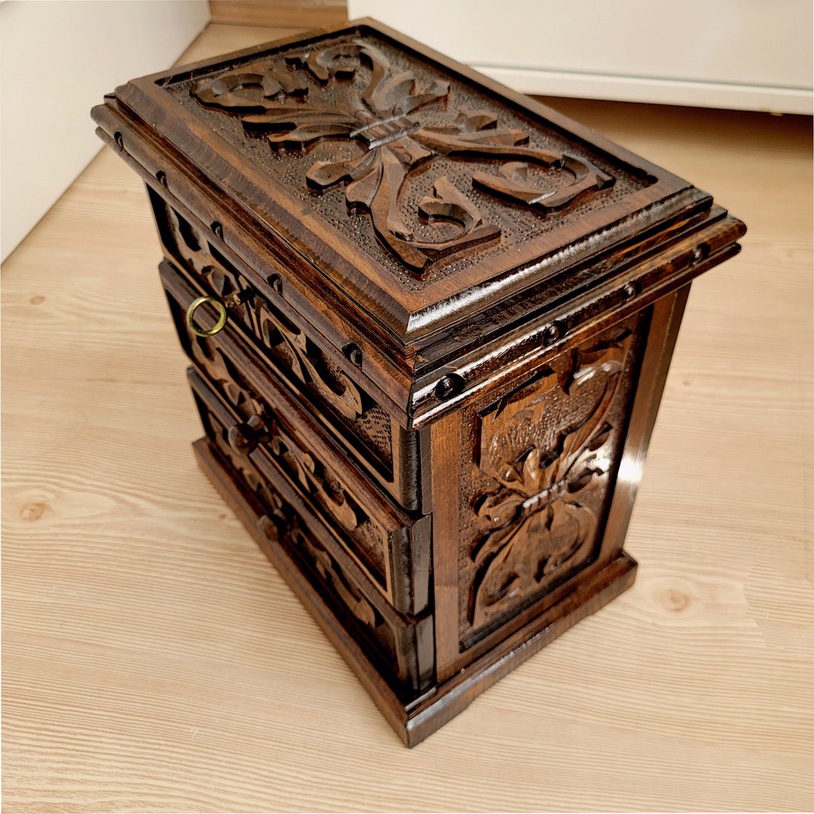 Walnut Carved Wooden Jewelry Box Locking Jewelry Box With - Etsy