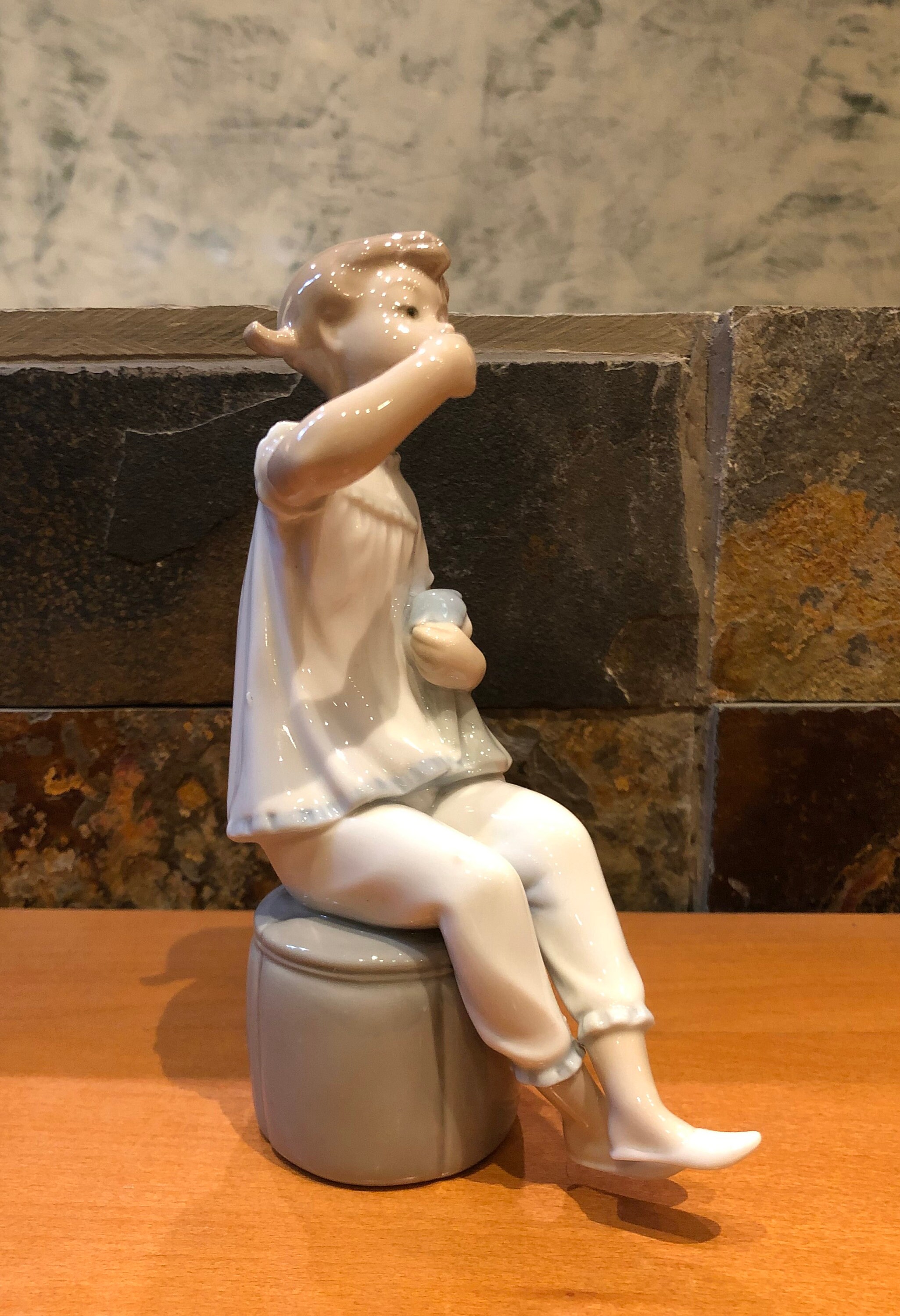 1083 GIRL With DOLL LLADRO - Etsy Norway