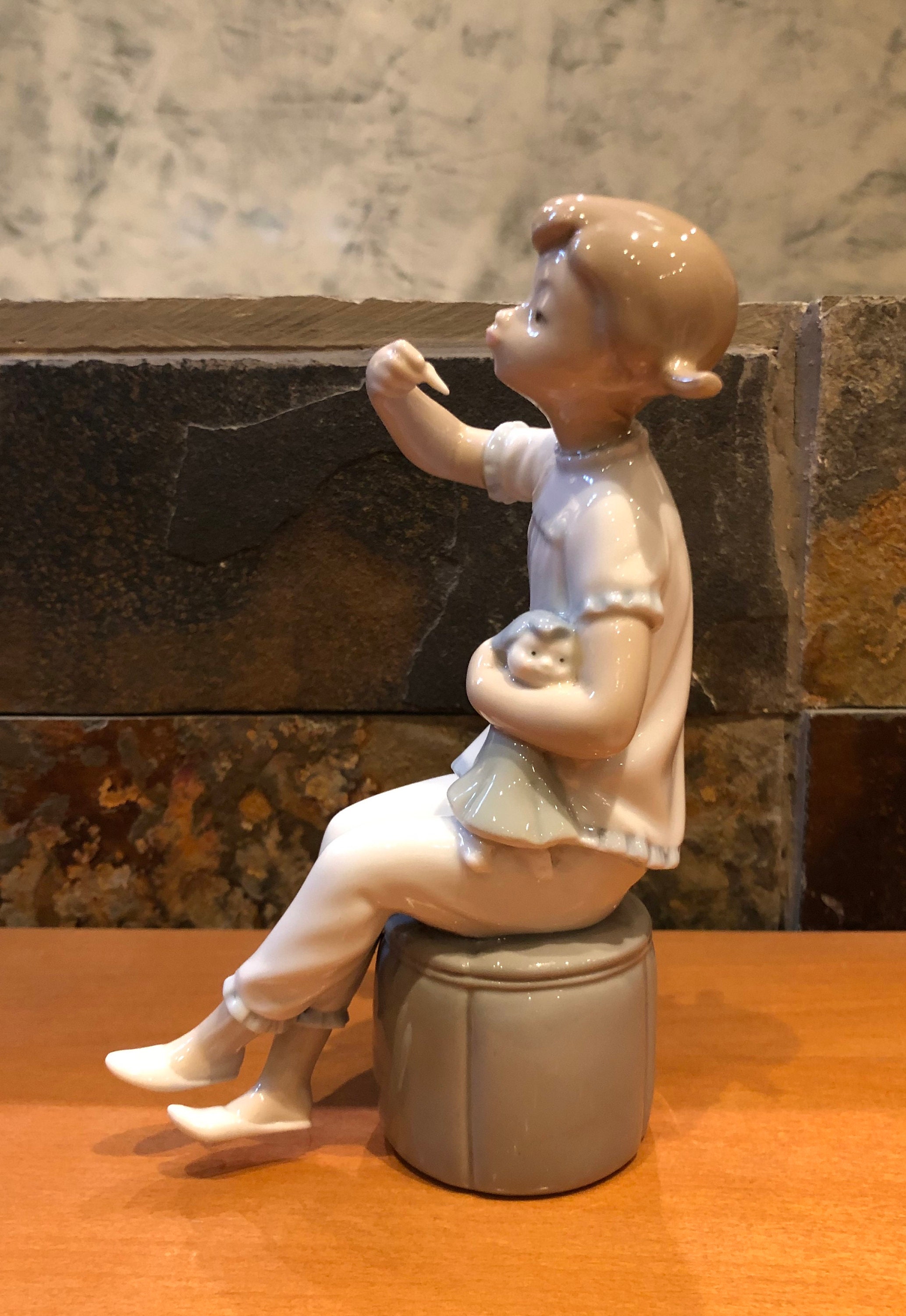 1083 GIRL With DOLL LLADRO - Etsy Norway
