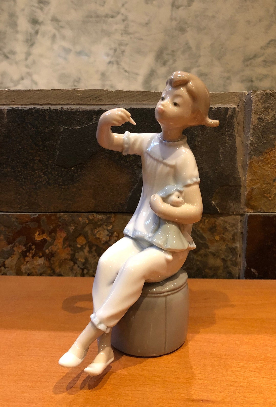 1083 GIRL With DOLL LLADRO - Etsy Norway