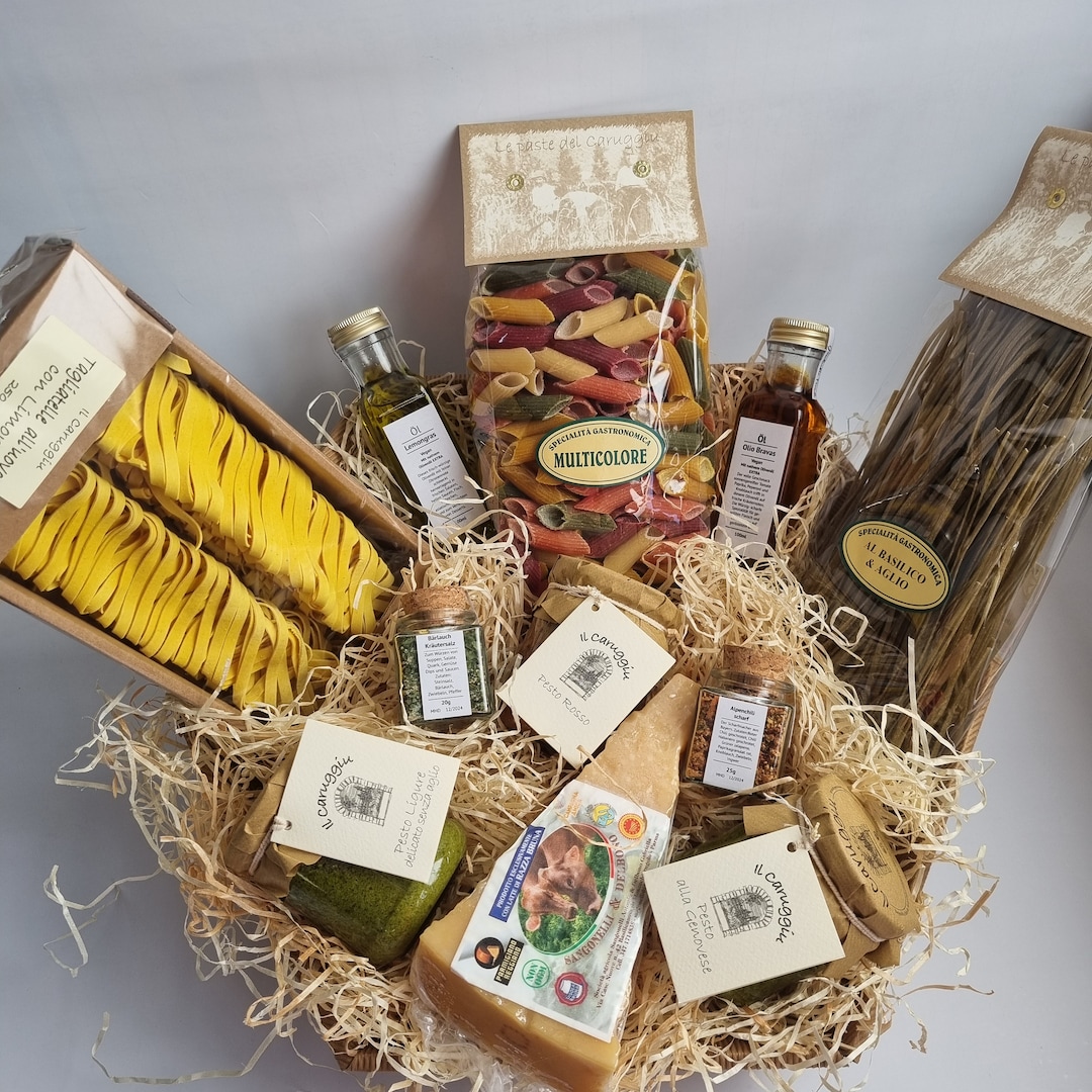 Gift Box - Large Italian Delicacies - Pasta, Pesto, Olive Oil ...