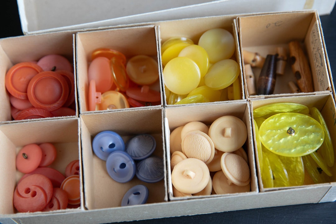 Vintage Buttons Vintage Buttons Box of About 450gr - Etsy