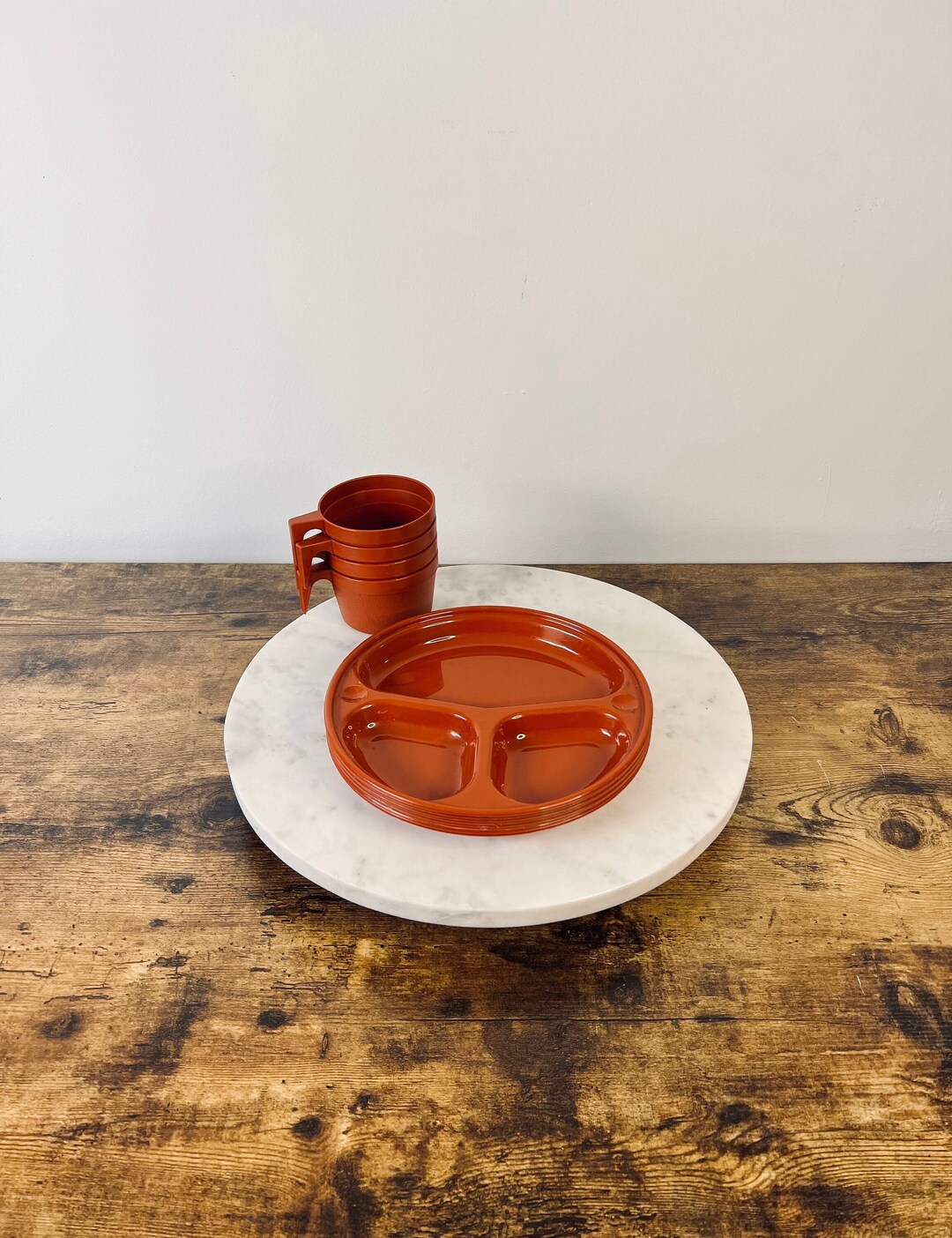 Vintage Rust Colored Plastic Tableware Set of 4 Plates and 4 Cups Kid ...
