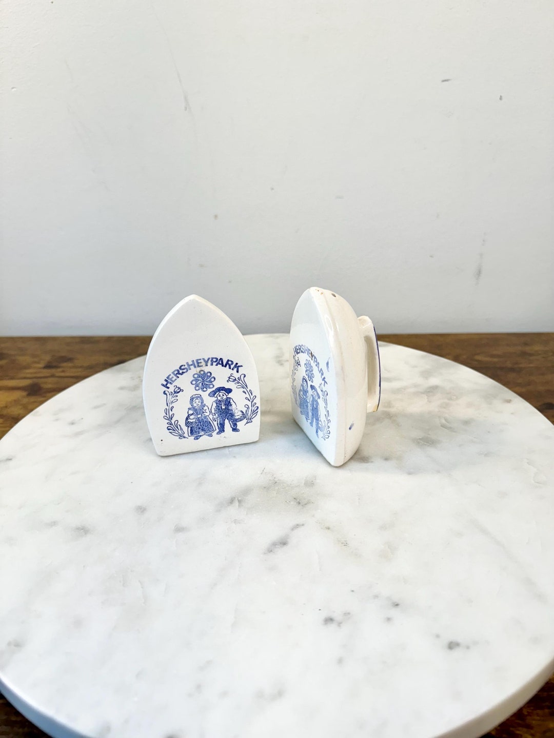 Vintage hershey Park Blue and White Iron Salt/pepper Shakers Retro ...