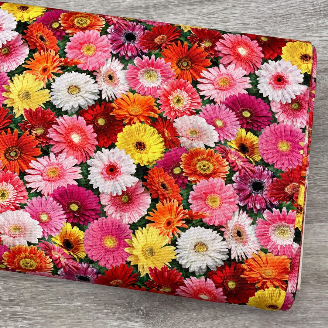 Gerbera Daisy Flower Fabric Elizabeth's Studio 100% Cotton Burst of ...