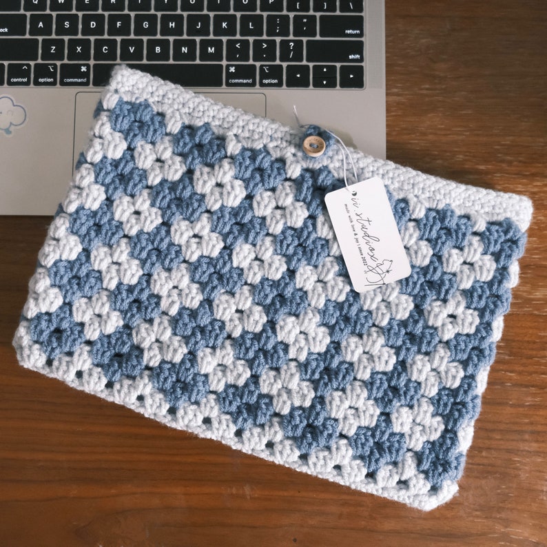 Crochet Laptop Sleeve //daisy// - Etsy