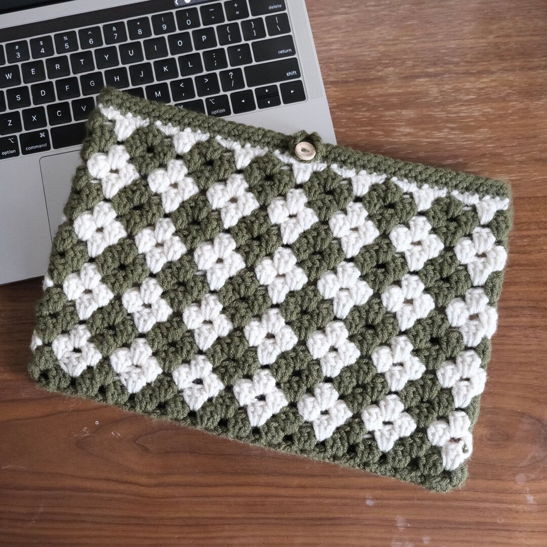 Crochet Laptop Sleeve //daisy// - Etsy