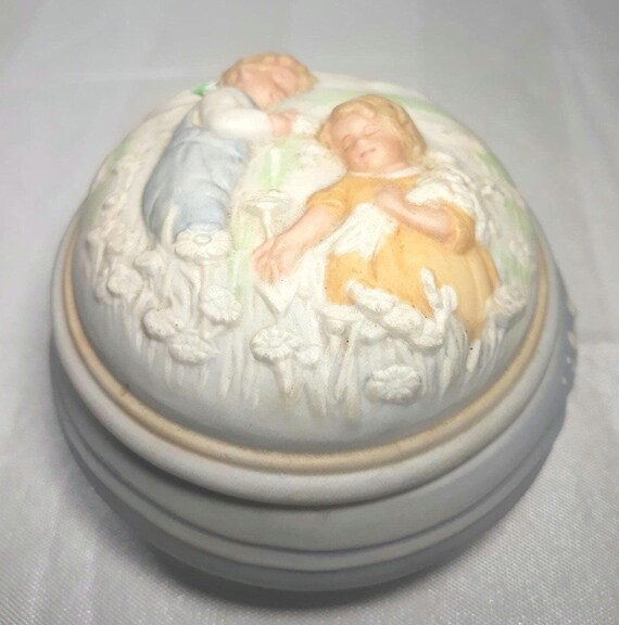 Vintage 1985 Avon Golden Dreams Porcelain Music Box R… - Gem