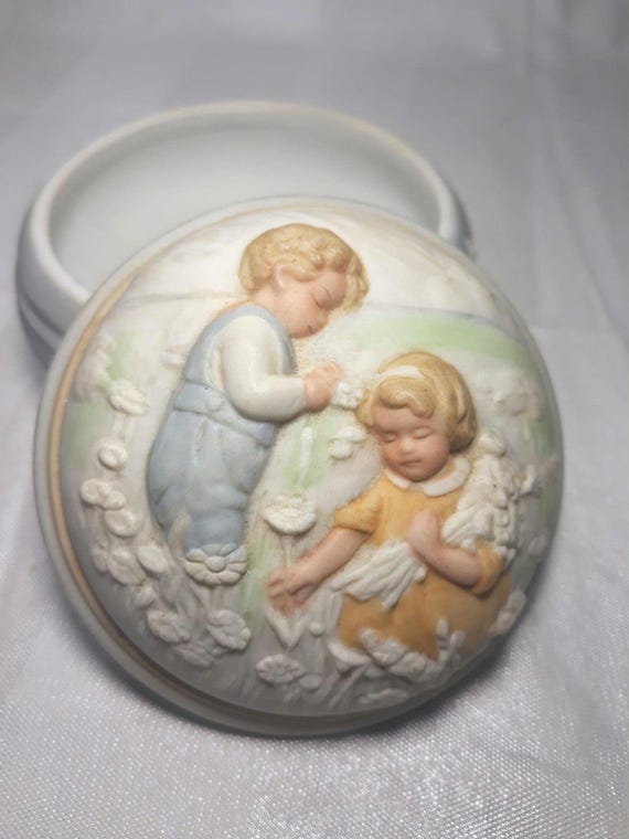 Vintage 1985 Avon Golden Dreams Porcelain Music Box R… - Gem
