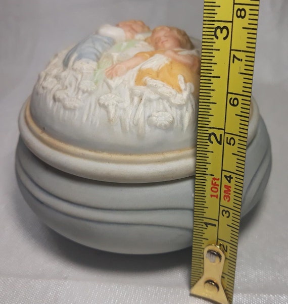 Vintage 1985 Avon Golden Dreams Porcelain Music Box R… - Gem