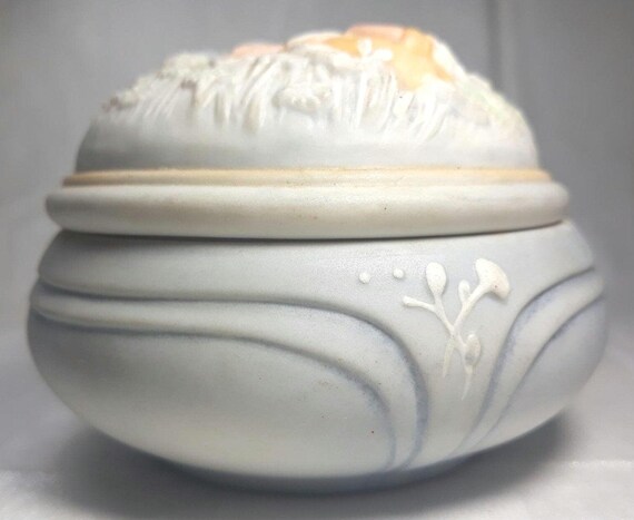 Vintage 1985 Avon Golden Dreams Porcelain Music Box R… - Gem