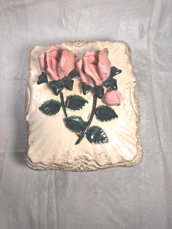 Vintage Lefton Rose Trinket Dish: Scalloped Cream Lid… - Gem