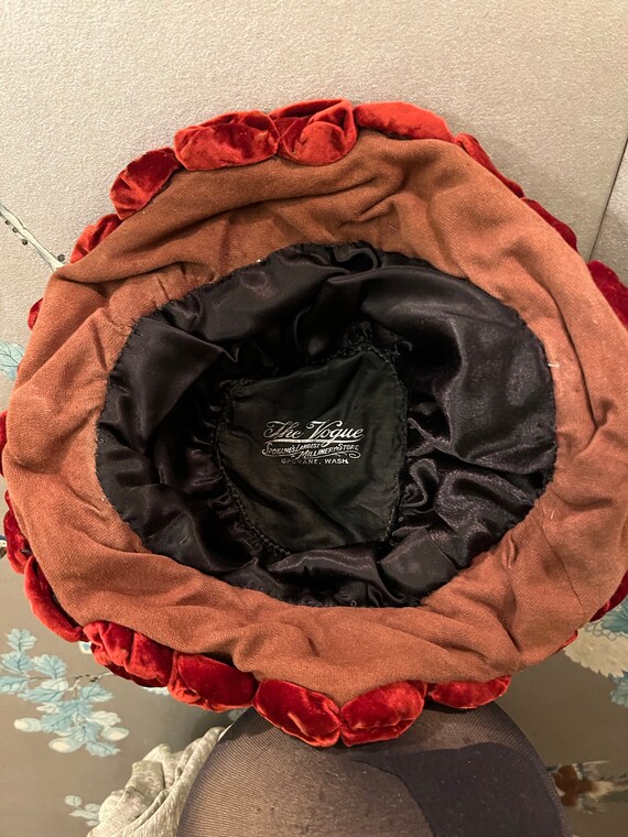 1920 Burnt red velvet and bronze woven wire, cloche h… - Gem