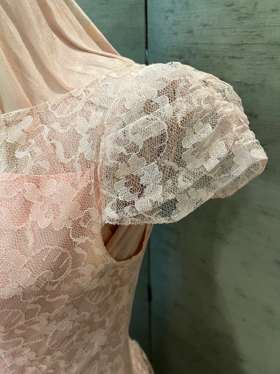 30’s lace evening gown, powder pink lining with a whi… - Gem