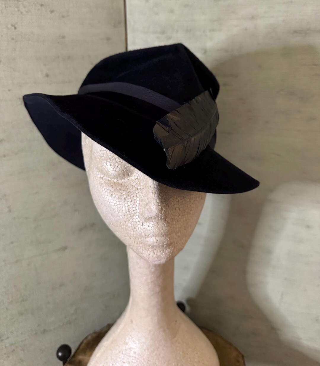 40’s Slouch , Fedora Hat in Navy Blue Felt With Lacquered Feather ...