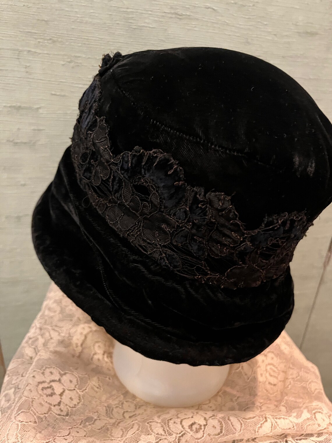 1920 Cloche Hat in Black Velvet and Lace - Etsy