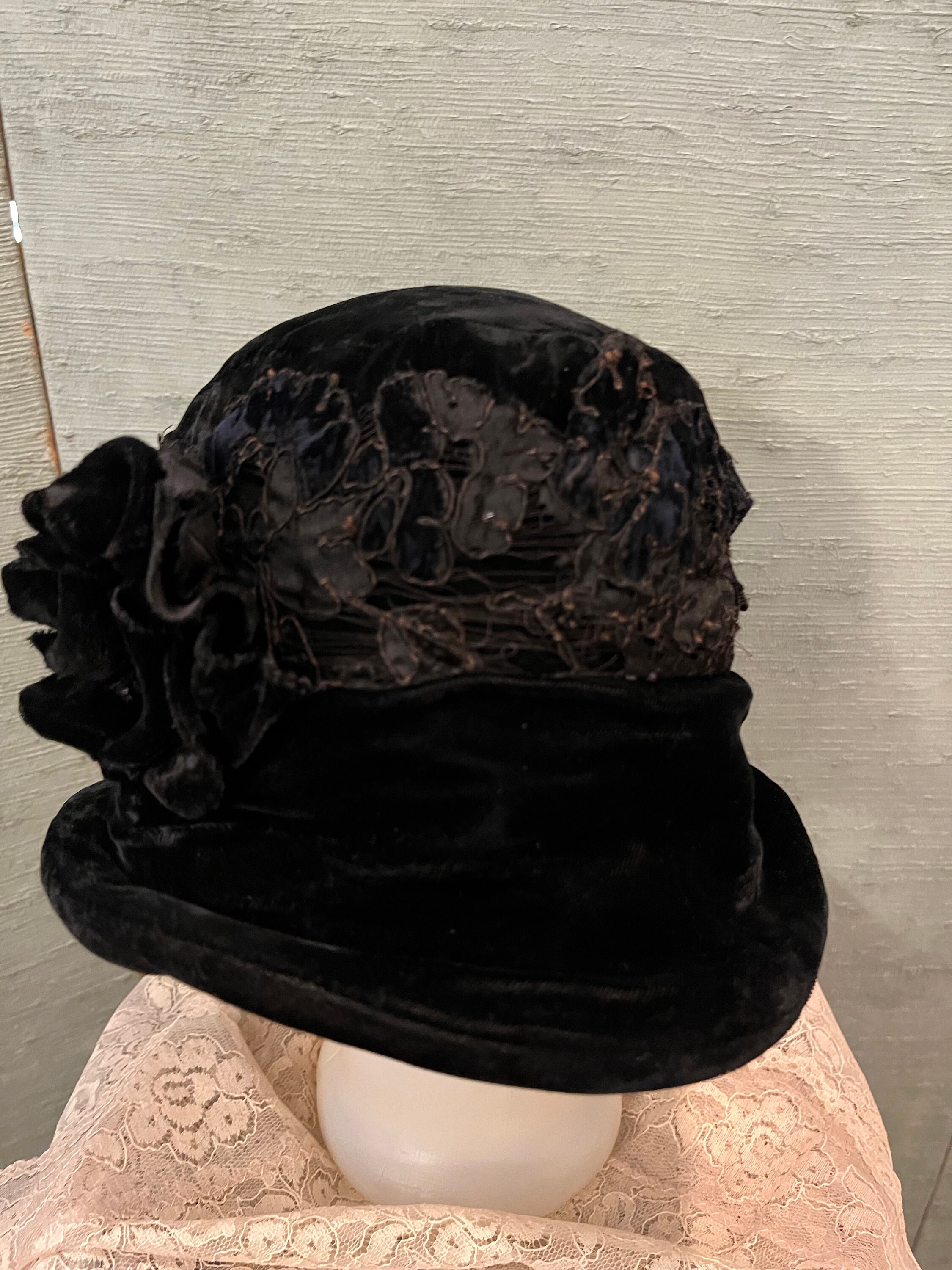 1920 Cloche Hat in Black Velvet and Lace - Etsy