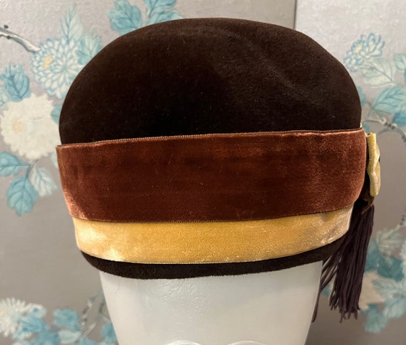 1960 vintage, “Mr. Dave” dome hat, brown velvet adorn… - Gem