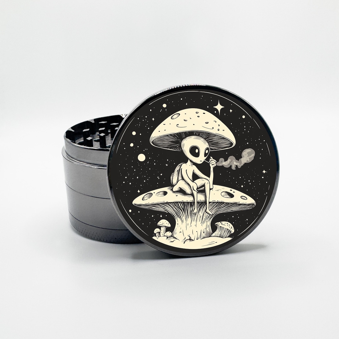 Alien Sitting in Mushroom Grinder, Alien Herb Grinder With Catcher ...