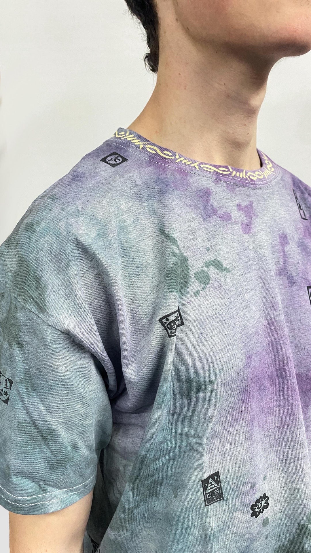 Hand Painted and Linoprinted Barb Wire Tie Dye T-shirt - Etsy