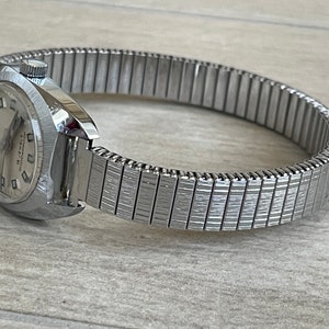 Elegant 1960 Vintage German 15 Jewels Ladies Wristwatch Osco Silver ...
