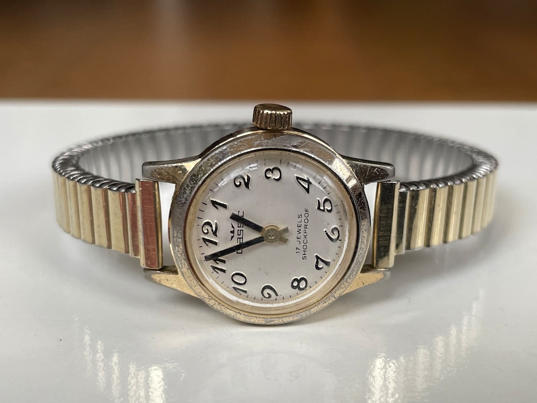 Chic 1960 Vintage Swiss Ladies Wristwatch Classic Golden Color Case ...