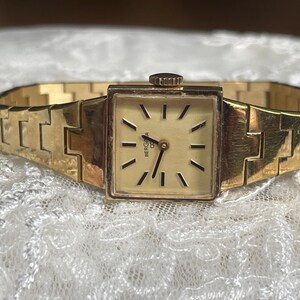 Chic 1960 Vintage Swiss Ladies Wristwatch Bergana Golden Color Case ...