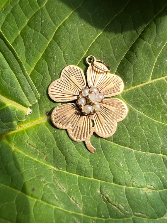 four leaf clover charm - Gem