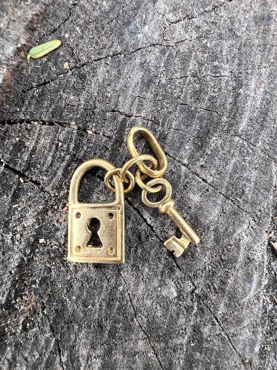 Lock and key * - Gem